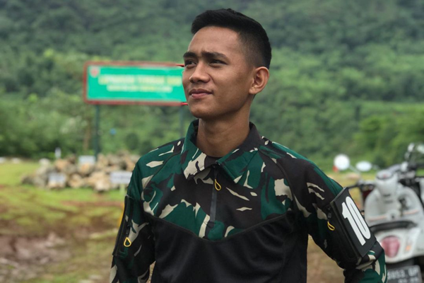 Rekomendasi Gaya Rambut Cepak Militer yang Maskulin, Idamanmu Dik!