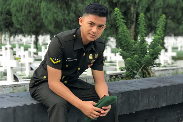 Rekomendasi Gaya Rambut Cepak Militer yang Maskulin, Idamanmu Dik!
