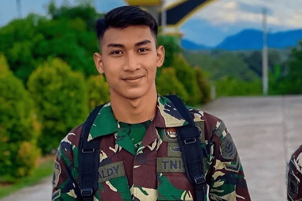 Rekomendasi Gaya Rambut Cepak Militer yang Maskulin, Idamanmu Dik!
