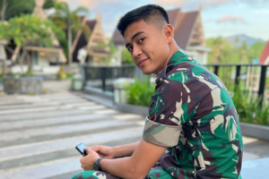 Rekomendasi Gaya Rambut Cepak Militer yang Maskulin, Idamanmu Dik!