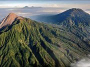 Nama Gunung di Kalimantan yang Perlu Kamu Tahu - Gramedia
