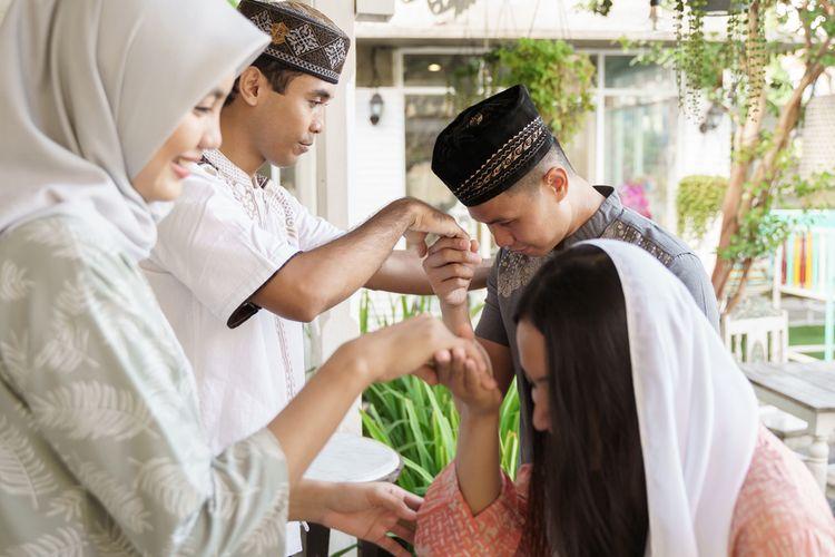 10 Cara Meminta Maaf Saat Lebaran & Manfaat Saling Memaafkan