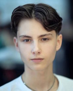 20+ Inspirasi Model Rambut Curtain Haircut Untuk Pria yang Trendy ...