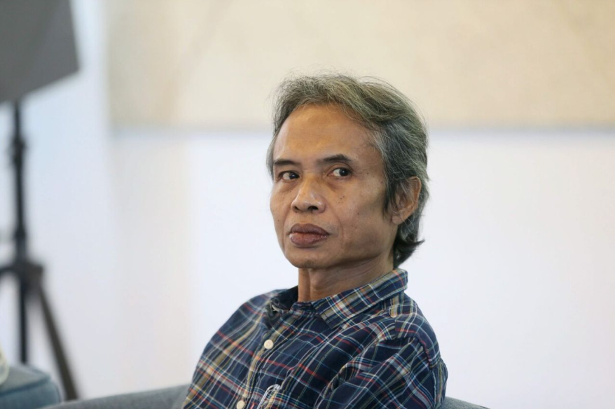 Review Buku Sepotong Hati di Angkringan Karya Joko Pinurbo