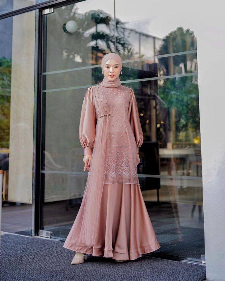 26 Rekomendasi Model Baju Pesta Simpel Elegan, Bisa Jadi Inspirasi!