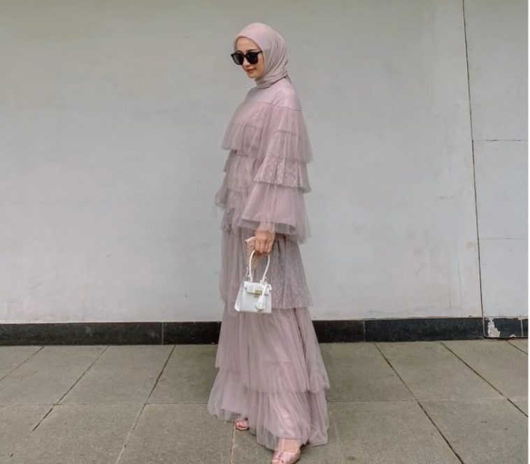 26 Rekomendasi Model Baju Pesta Simpel Elegan, Bisa Jadi Inspirasi!