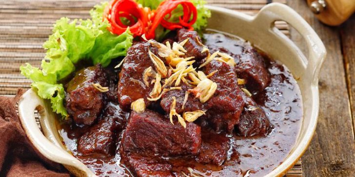 8 Resep Semur Nikmat Yang Bisa Kamu Coba Di Rumah! - Best Seller Gramedia