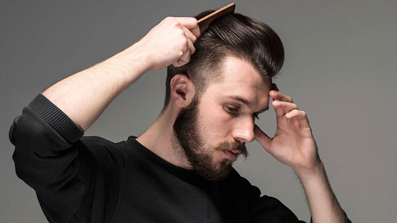 25 Rekomendasi Gaya Rambut Pria Kebelakang yang Elegan!