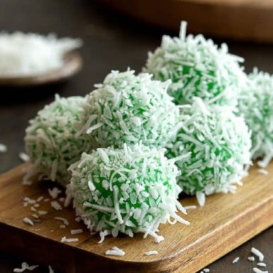 30 Kue Tradisional Khas Indonesia yang Harus Kamu Cicipi