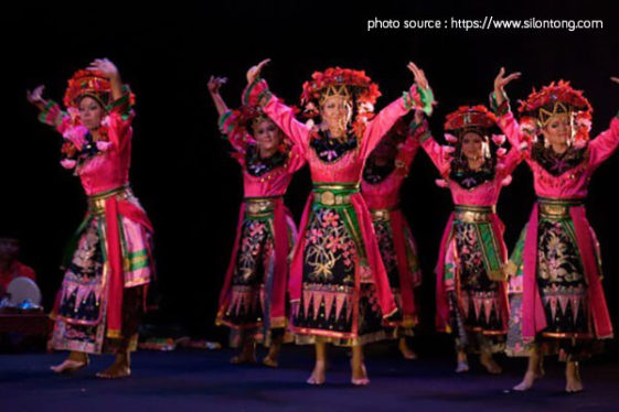 15 Tari Betawi Beserta Asal-Usul dan Arti Dibaliknya!