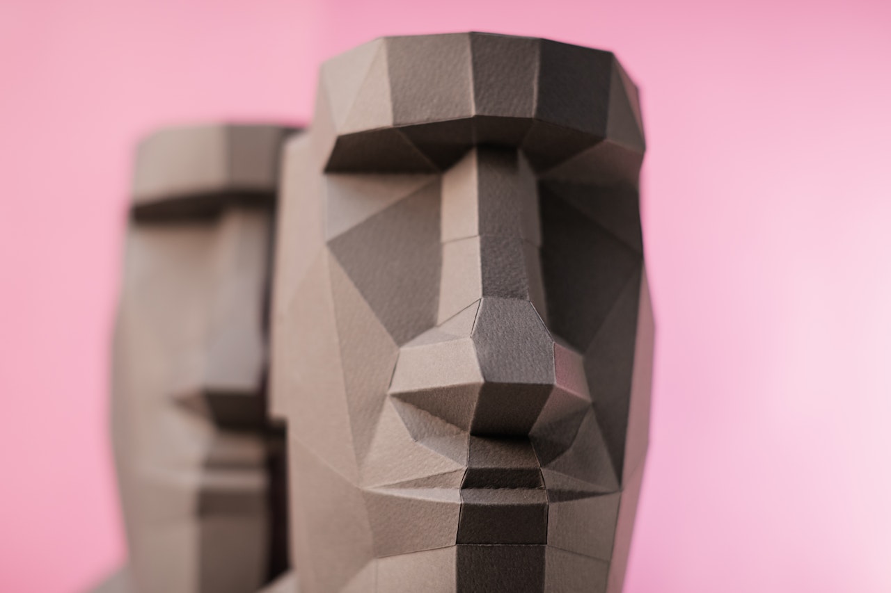 Emot Batu: Arti dan Kisah di Baliknya - Best Seller Gramedia