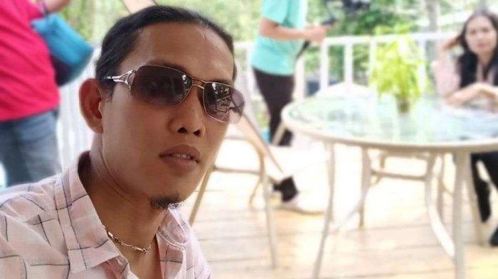 Kunci Dasar Gitar Dermaga Biru Oleh Penyanyi Thomas Arya