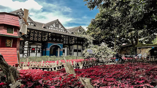 10 Tempat Wisata di Lembang Bandung Terpopuler - Best Seller Gramedia