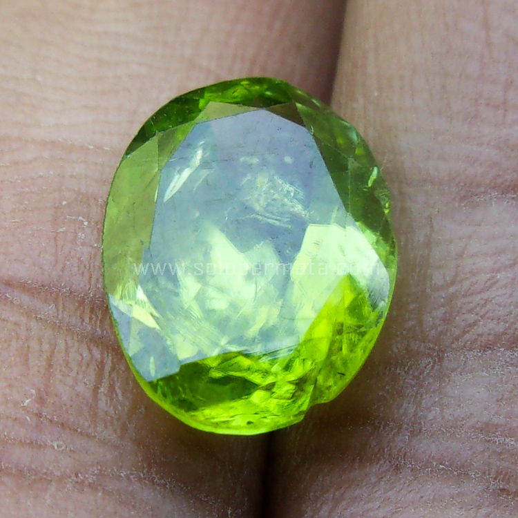 Batu Peridot: Karakteristik, Sejarah, Pemanfaatan dan Cara Merawatnya!