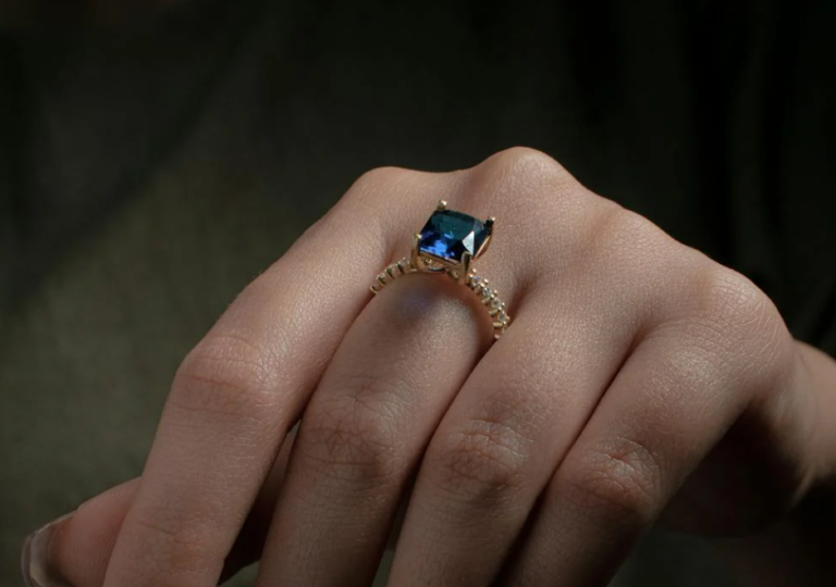 Batu Blue Safir: Karakteristik, Sejarah hingga Cara Perawatannya!
