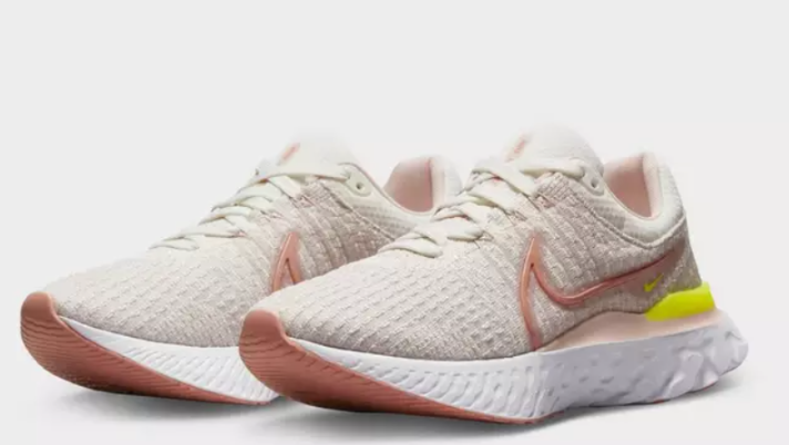 15 Rekomendasi Sepatu Running Paling Nyaman untuk Aktivitas Lari Kamu