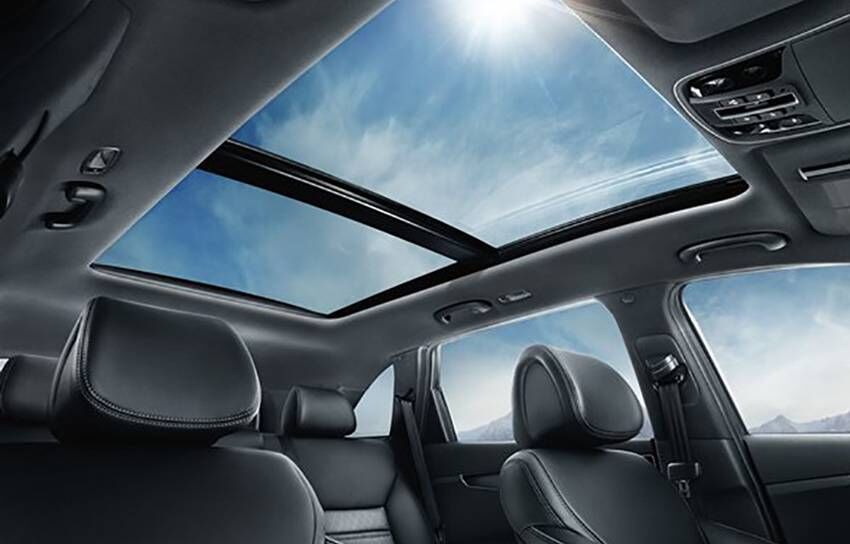 Deretan Mobil yang Memiliki Fitur Panoramic Sunroof!