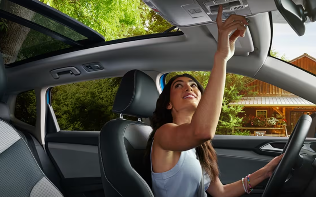 Deretan Mobil yang Memiliki Fitur Panoramic Sunroof!