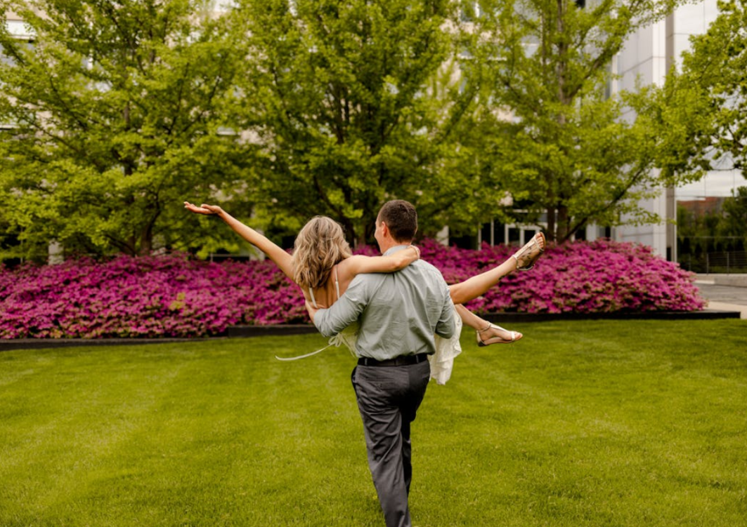 Cara Gendong ala Bridal Style Korea, Romantis dan Bikin Iri
