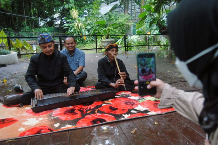Kecapi Berasal dari Mana? Ketahui Tradisi dan Keindahan Sunda Ini!
